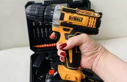 Шуруповерт Dewalt 18V с набором бит