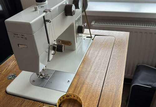 Швейная машинка с ножным приводом Чайка