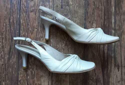 Женские туфли Calipso 37 светлые