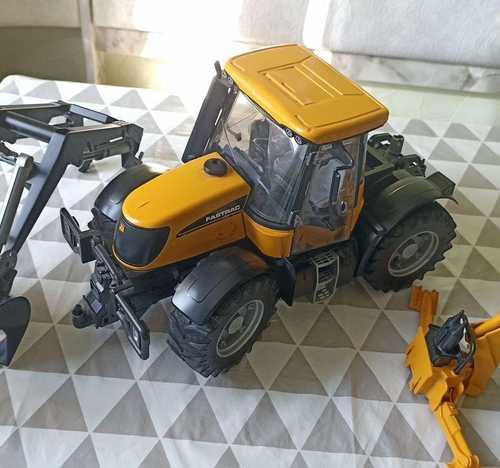 Трактор Bruder JCB Fastrac 3220 с погрузчиком