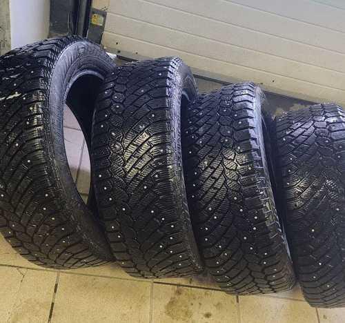 Gislaved Nord Frost 200 215/55 R17