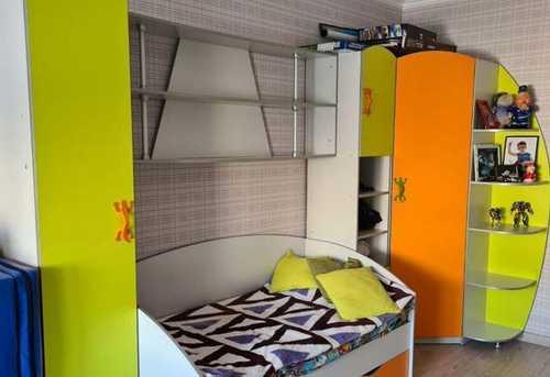 Детская комната,кровать,шкаф,стеллаж