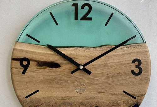 Часы из дерева и смолы Лофт