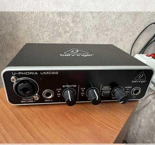 Звуковая карта behringer umc22