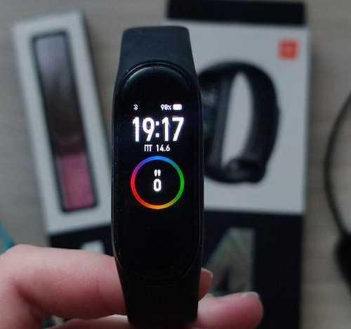 Смарт браслет Xiaomi Mi Band 4