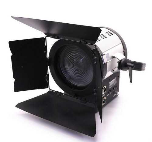 Осветитель GreenBean Fresnel 150 LED X3 DMX 5600K