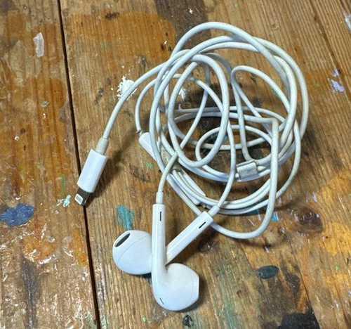 Наушники apple earpods lightning бу