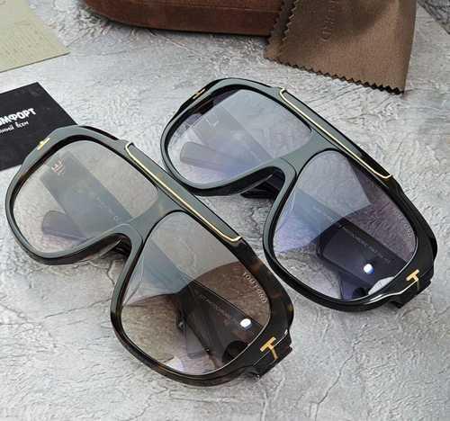 Солнцезащитные очки tom ford Rellen TF1093 01B