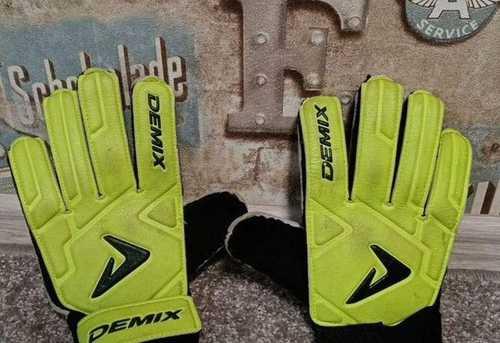 Вратарские перчатки Demix