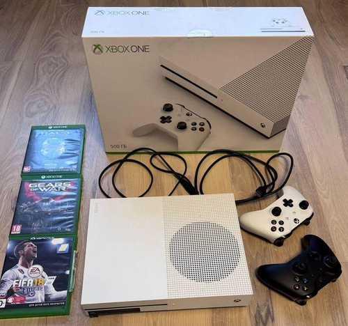 Xbox series s 2 геймпада