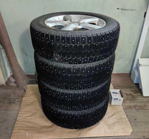 Зимние шины 205/60R16 с дисками Suzuki SX4