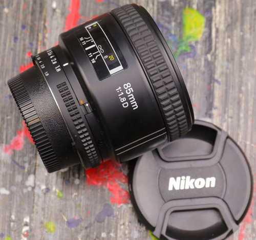 Nikon 85mm f/1.8D AF s/n 143