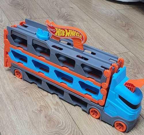 Hot wheels трек машинка