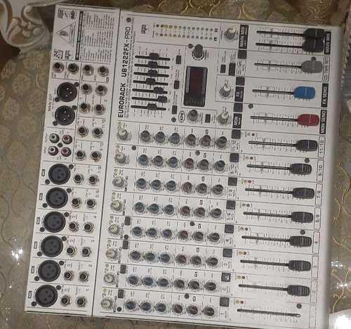 Behringer eurorack UB 1222FX PRO