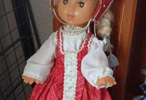 Кукла советских времён в национальной одежде
