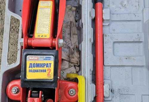 Домкрат подкатной