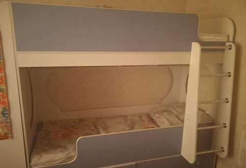 Шкаф для школьника, двухярусная кровать, матрасы