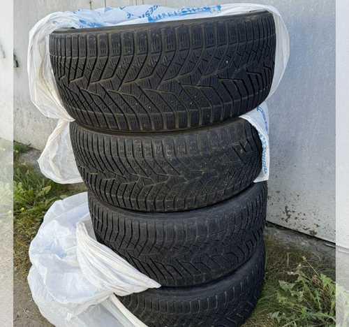 Yokohama BluEarth Winter V905 265/40 R21 и 295/35 R21 107V