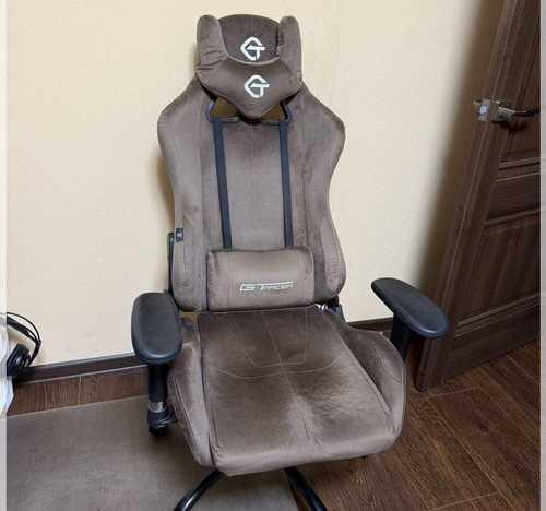 Игровое компьютерное кресло G-Tracer