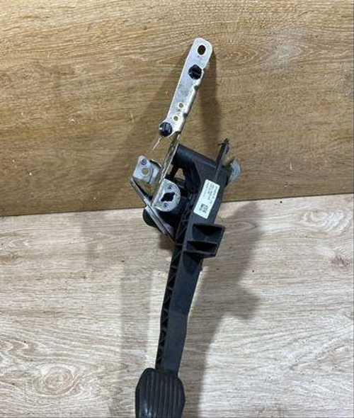Педаль сцепления Ford Focus 2 301112