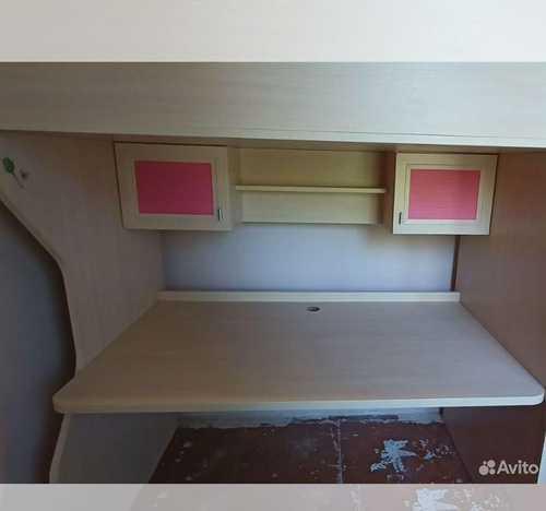Детская кровать - чердак с шкафом и столом