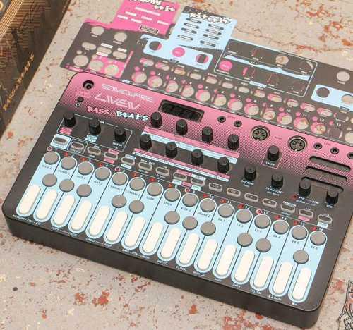 Sonicware liven Bass & Beats Грувбокс