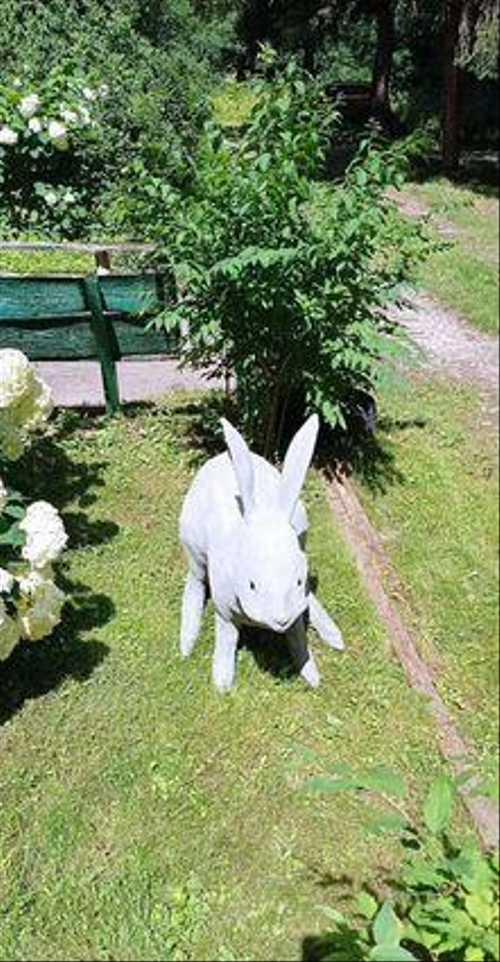 Садовая фигура заяц