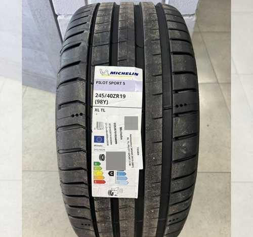 Michelin Pilot Sport 5 245/40 R19 98Y