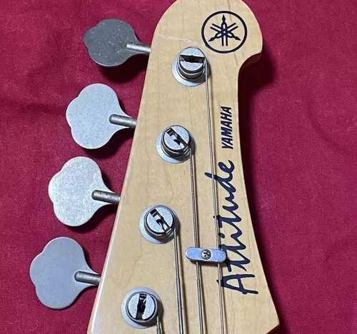 Басс гитара yamaha