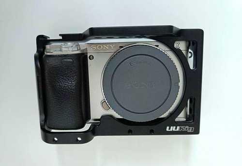 Фотоаппарат Sony a6000 Body беззеркальный в клетке