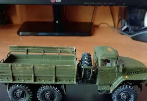 Коллекционная модель Советского грузовика урал-375