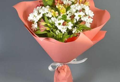 Букет с хризантемами и альстромериями. Цветы