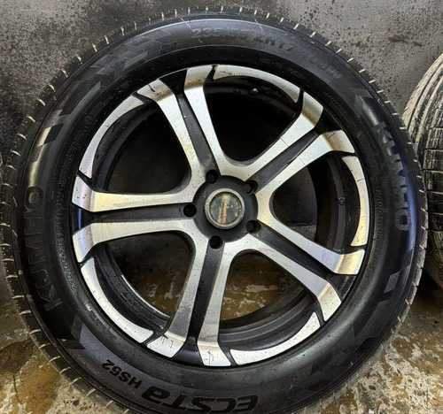 Kumho Ecsta HS52 235/55 R17