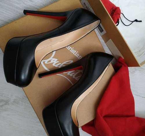 Туфли Christian Louboutin 35,5 размер