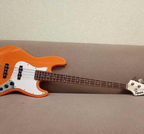 Бас гитара Squier by Fender jazz bass