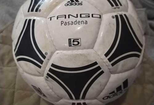 Футбольный мяч adidas tango