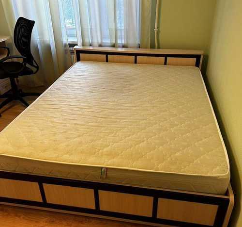 Кровать двухспальная с матрасом 220 на 170