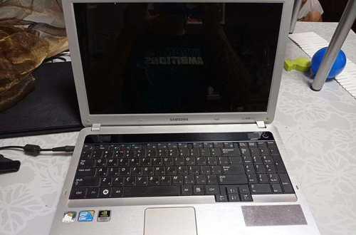 Samsung np-r530