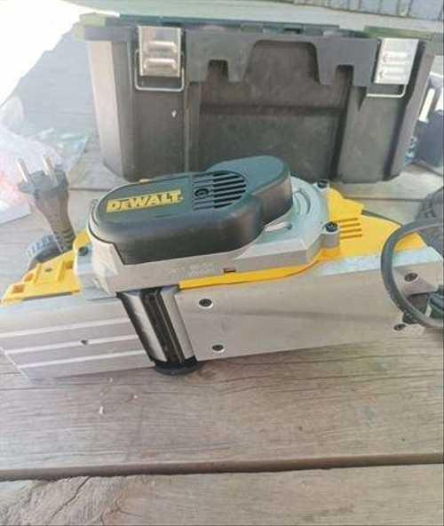 Электрорубанок dewalt