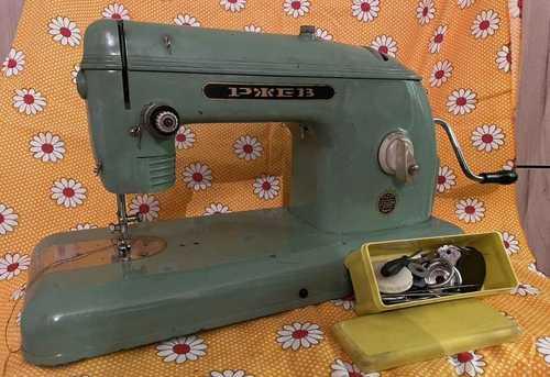 Продам ретро швейную машинку в рабочем состоянии