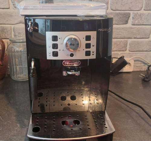 Кофемашина delonghi magnifica s