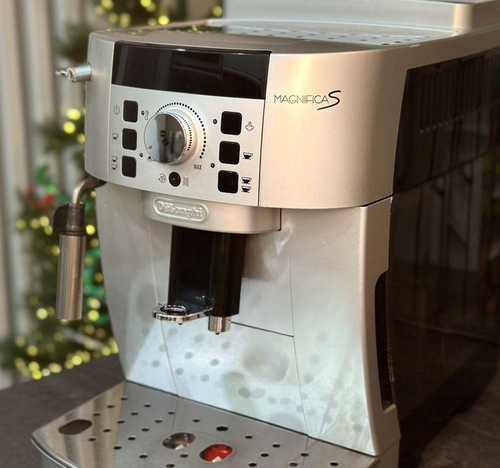 Кофемашина delonghi magnifica s