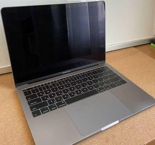 Macbook pro 13 2017 i5 8 gb 128 gb