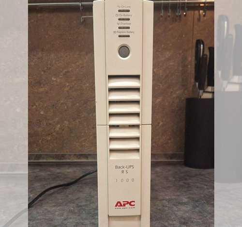 Бесперебойник APC Back-UPC RS 1000