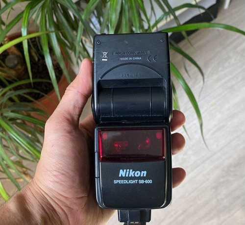 Вспышка Nikon sb600