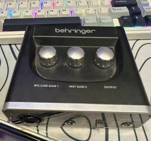 Звуковая карта behringer um2