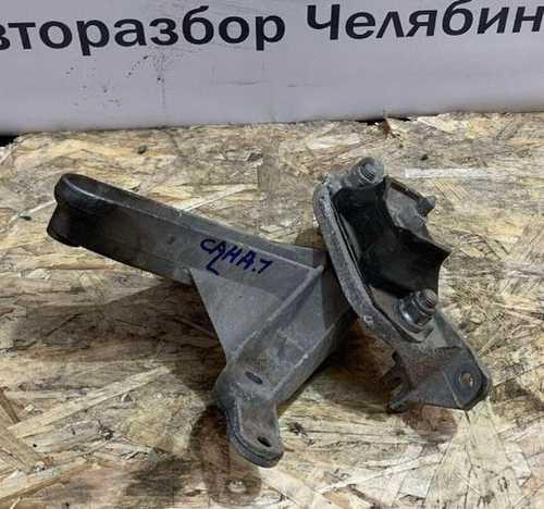 Опора двигателя левая Renault Sandero 2009-2014
