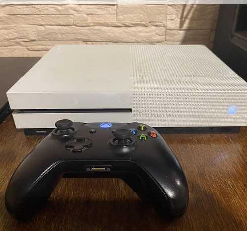 Xbox one s 1tb с дисководом и играми