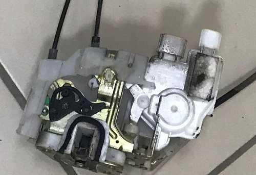 Замок дверной Subaru Outback B13, левый задний
