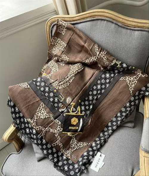 Платок Guess оригинал новый коричневый